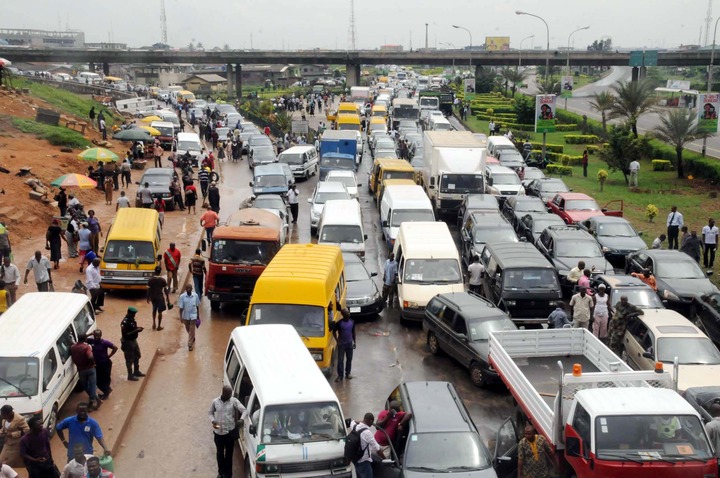 Lagos Commuters Groan Under Traffic Gridlock As PDP Kicks Off ...